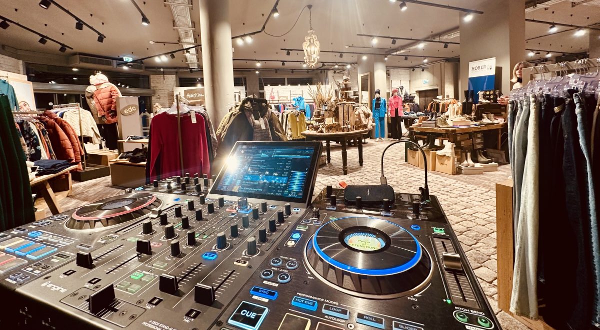 DJane Tilly - Hochzeit & Event DJ buchen | DJ Lüneburg